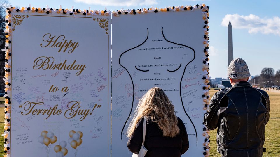 10-foot-tall replica of Trump’s alleged birthday message to Epstein ...