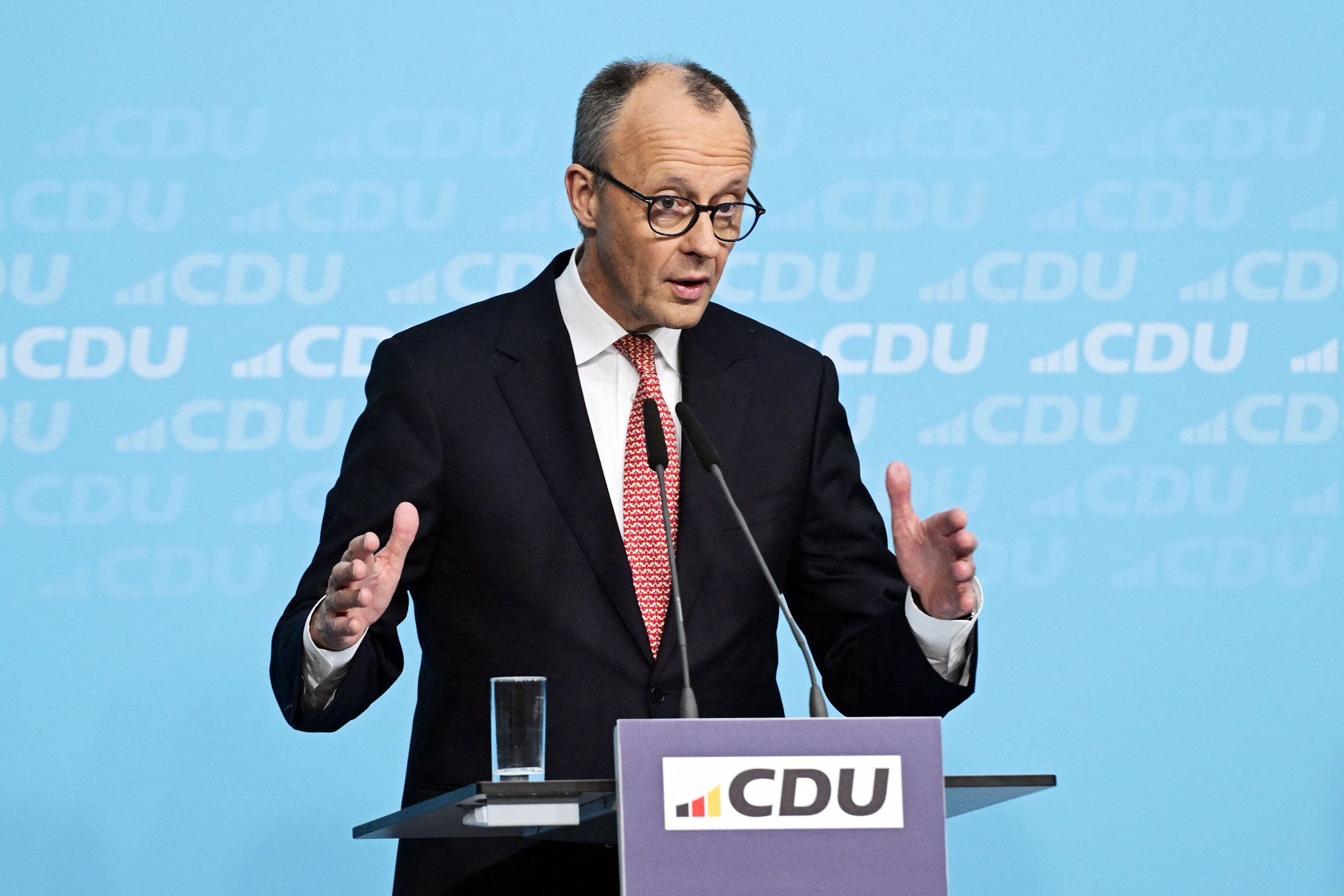 Merz seeks to rein in Macron in response to Trump tariff threat