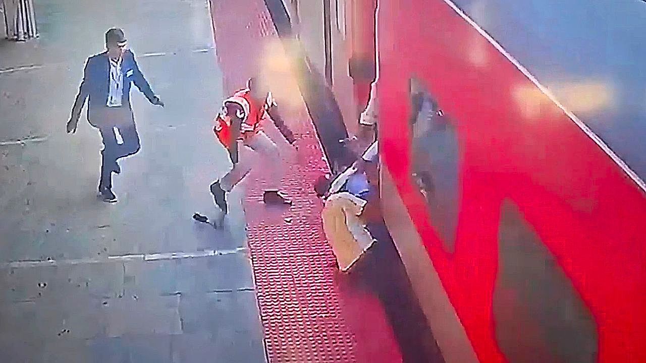 Quick rescue saves child and passenger at busy train station