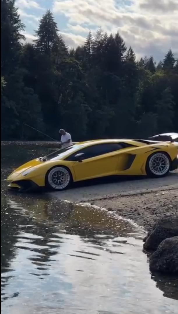 When supercars go off-road | A Lamborghini at the water’s edge