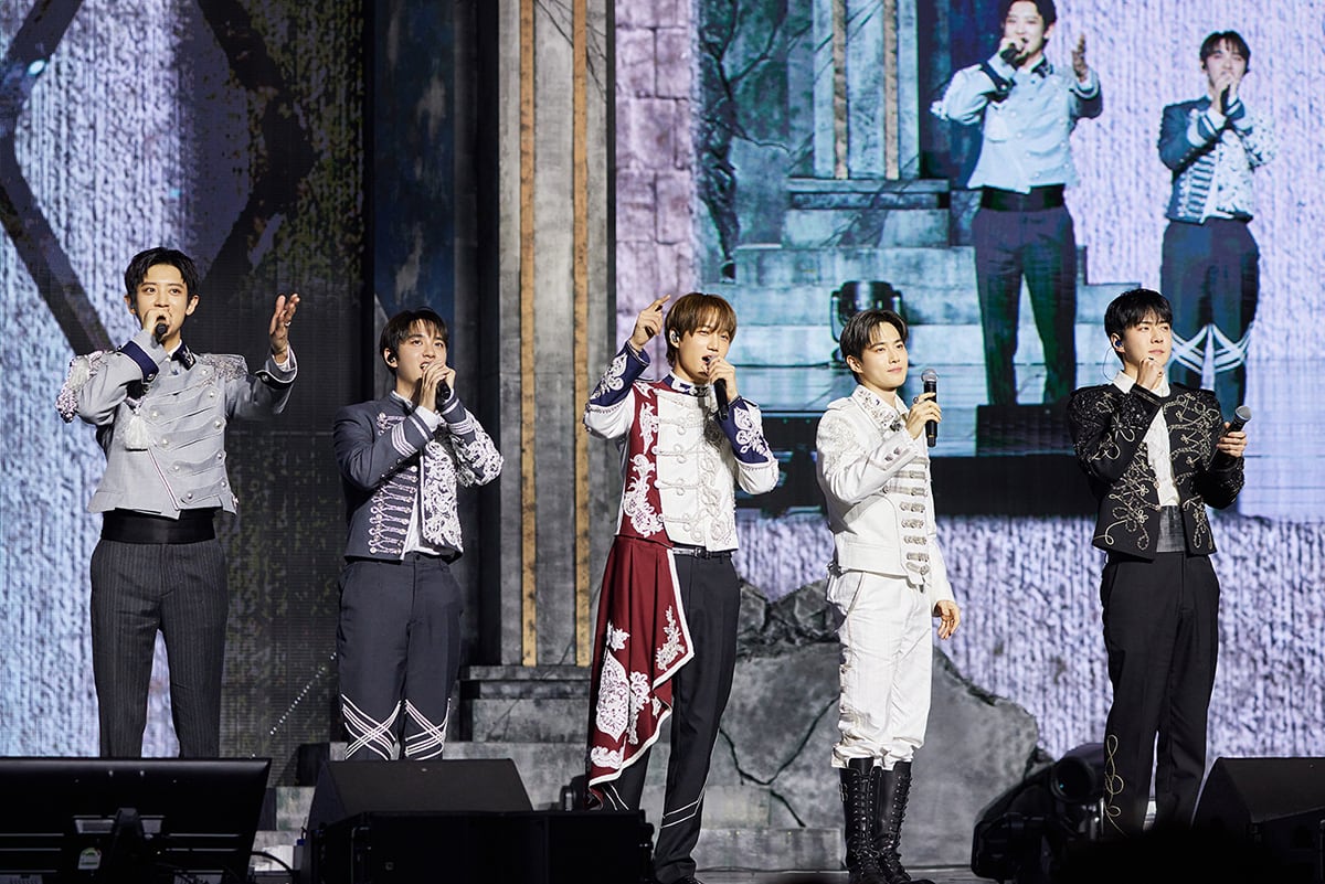 EXO Proudly Unveils Eighth Album ‘REVERXE’