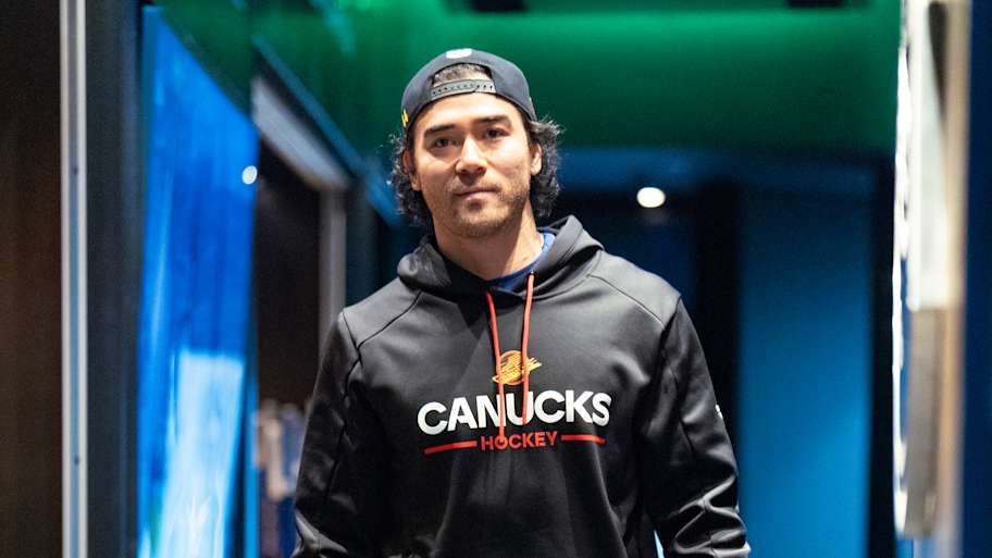 Canucks trade Kiefer Sherwood to the San Jose Sharks