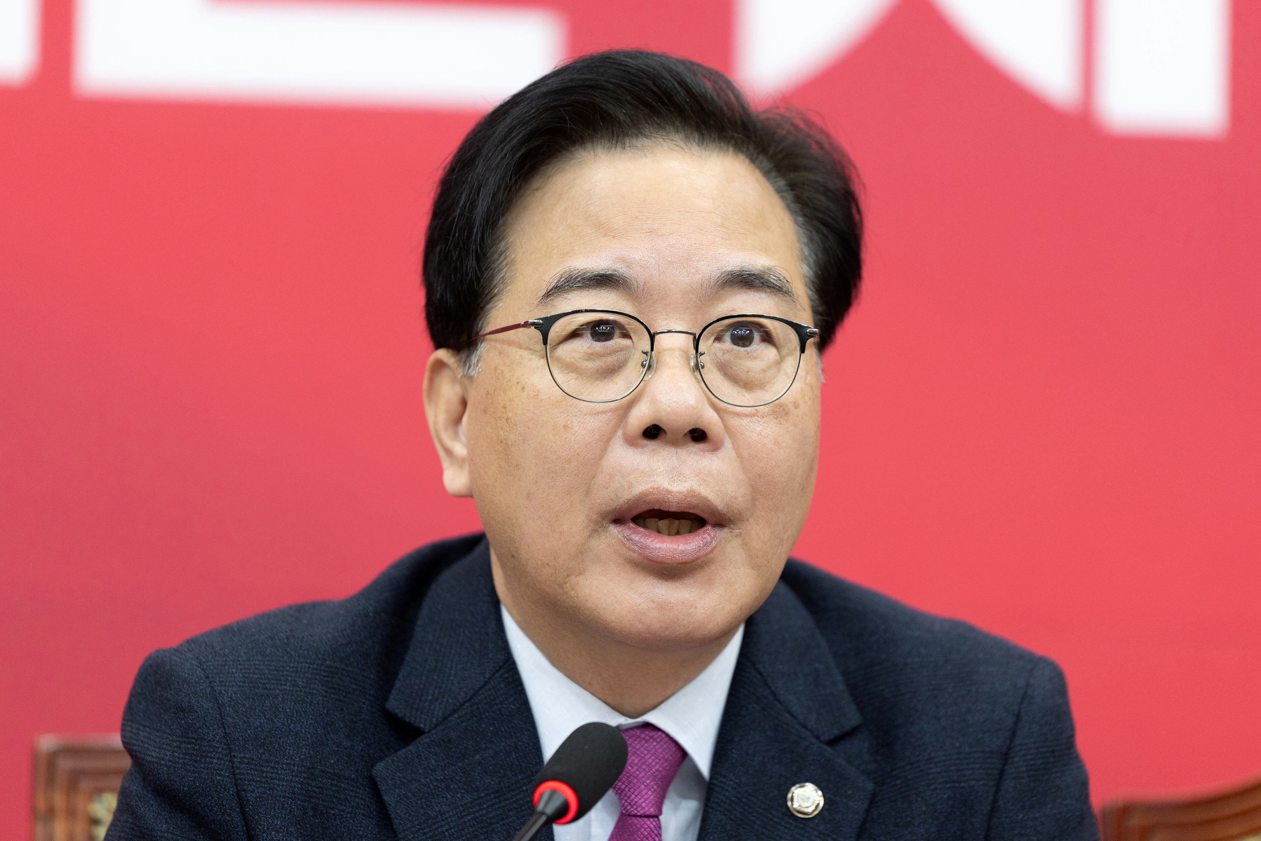 People Power Party urges Blue House secretary to visit hunger strike