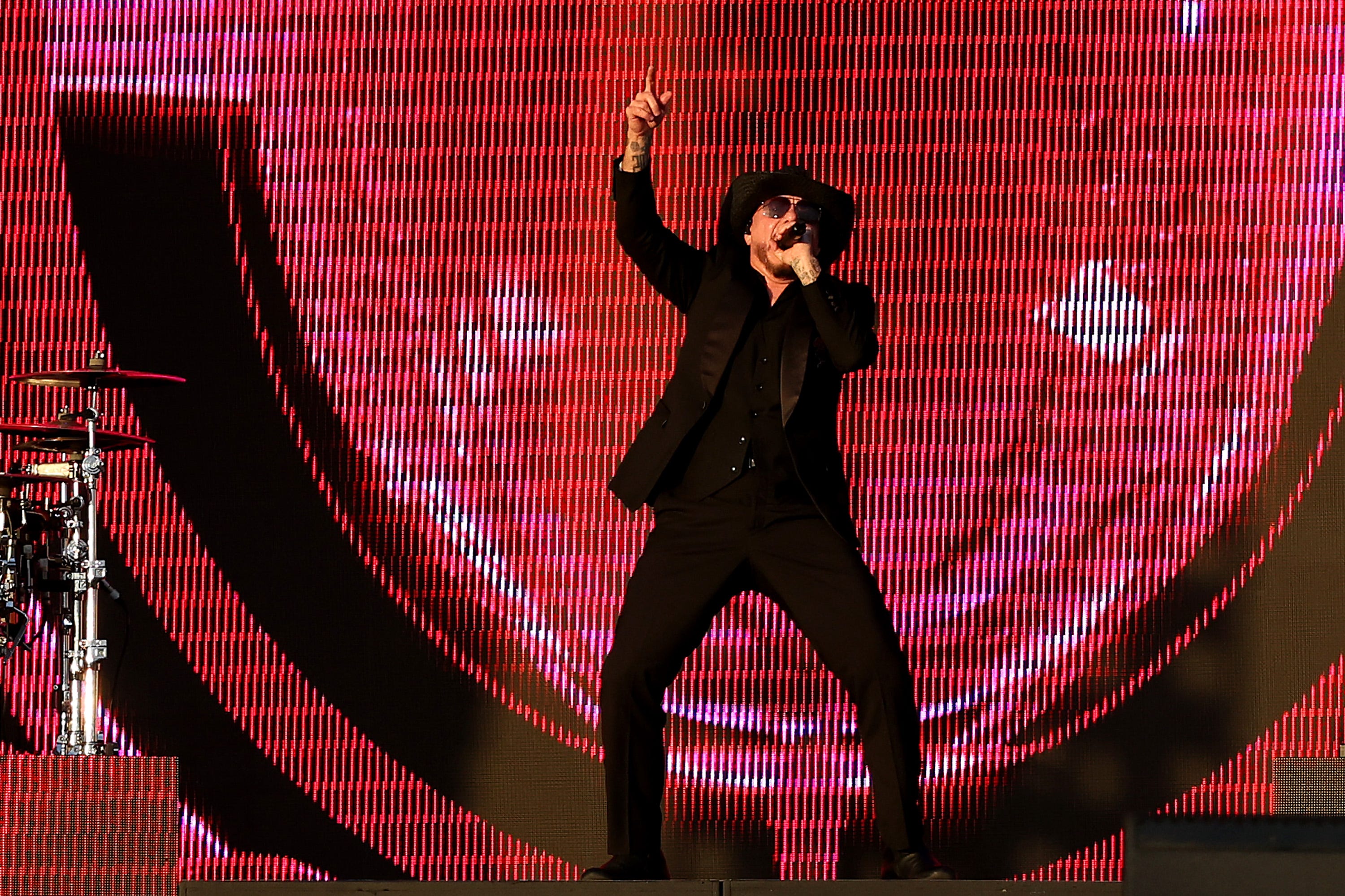 Pitbull amps up the energy at CFP National Championship performance in ...