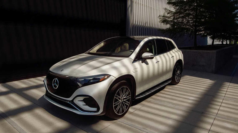 Mercedes EQS, EQE SUV and sedans return to American dealers