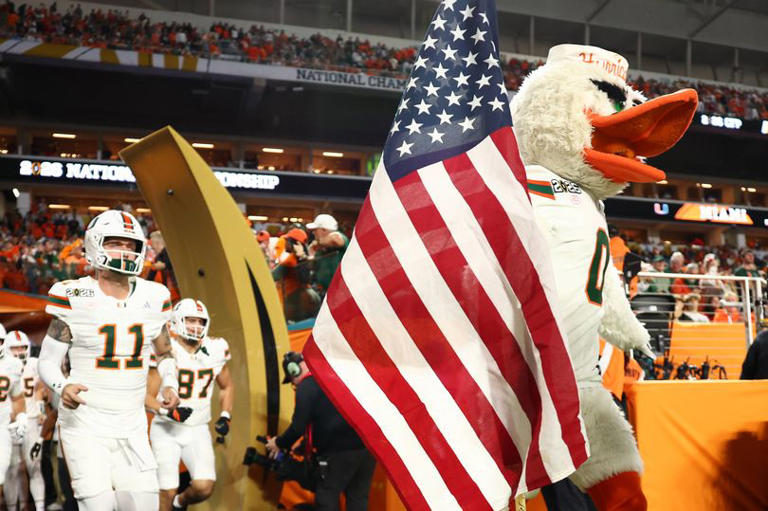 ESPN suffers embarrassing national anthem error at college football ...