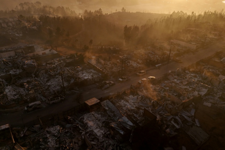 Chile wildfires rage for third day, entire towns wiped out