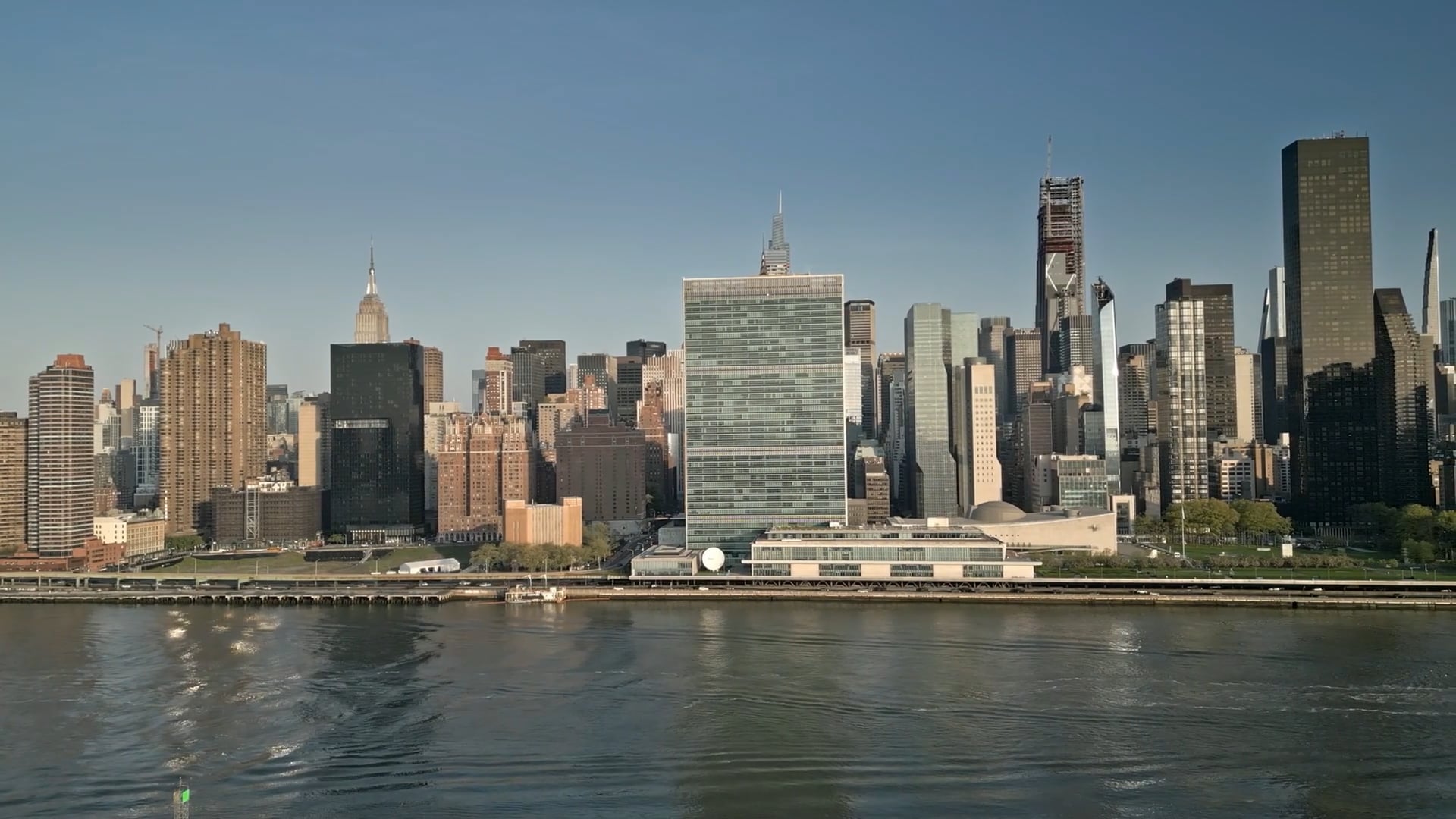 Markas Besar PBB: Penerbangan drone di atas pusat Turtle Bay, Manhattan