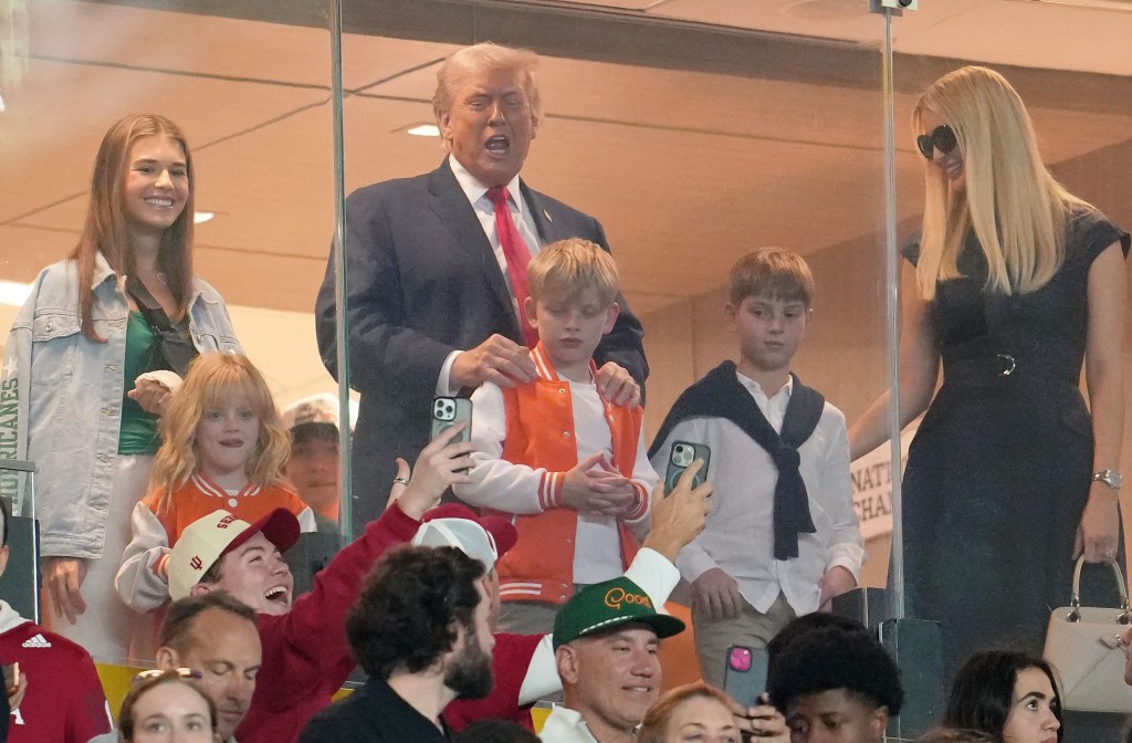 Trump cheered by CFP national championship game crowd during national ...