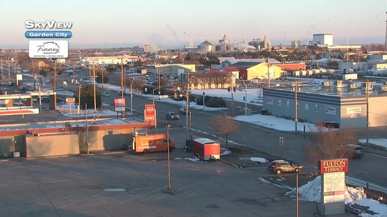 Storm Track 3 forecast: Brief warmup, late week temp crash and snow