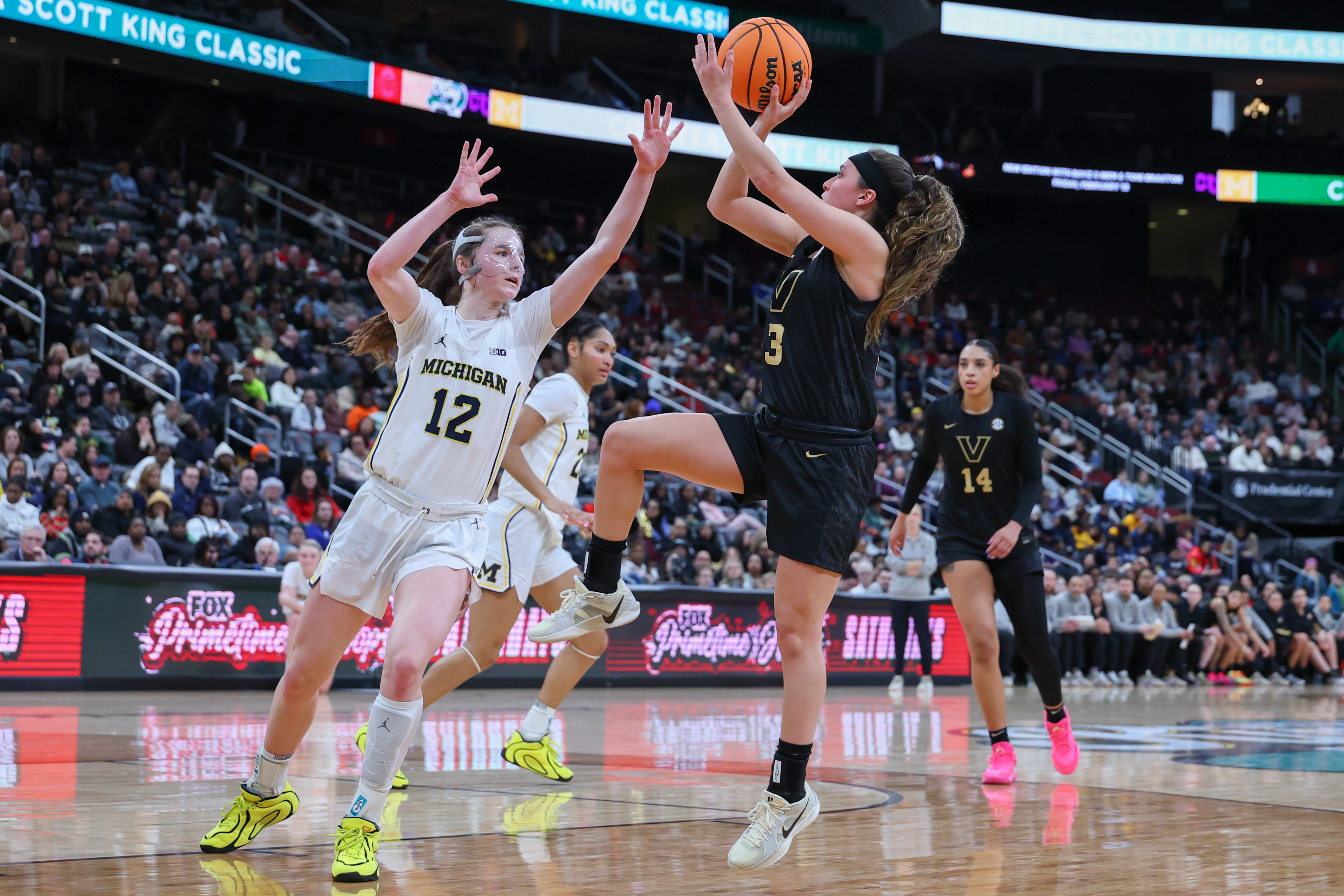 No. 7 Michigan’s comeback falls short in 72-69 loss to No. 5 Vanderbilt