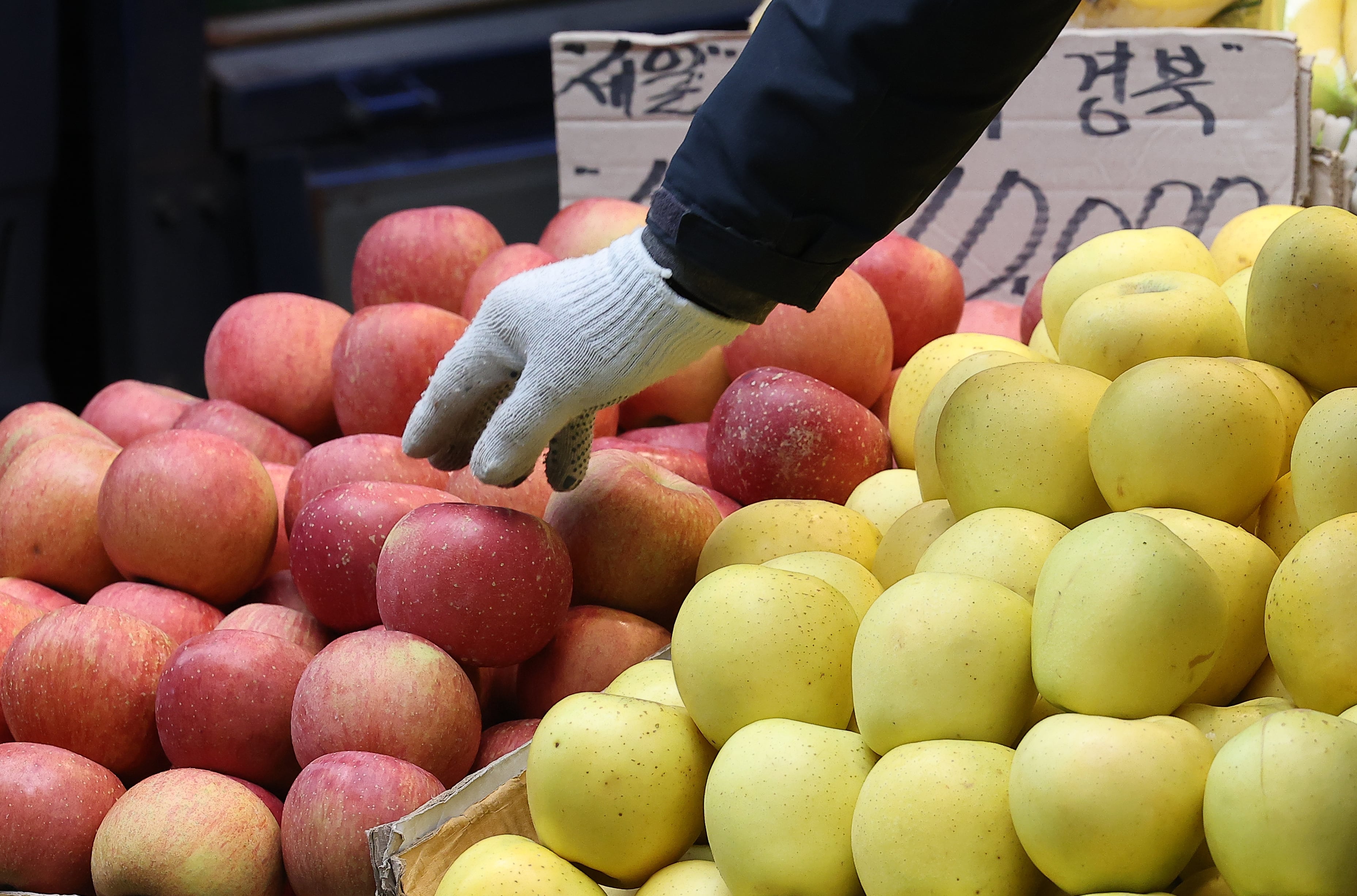 Producer prices surge as rice, apples jump over 20%