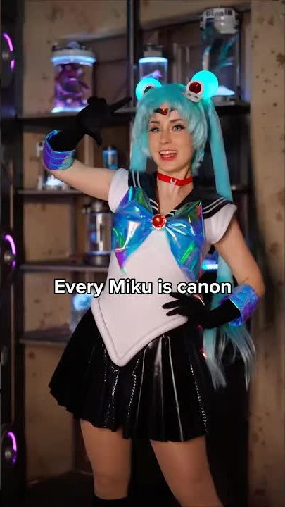 Miku Miku ooo eee ooo 🩵🎶 Hatsune Miku cosplay group!