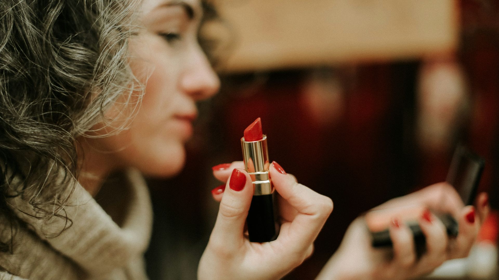 20 beauty habits women do for themselves (not men)