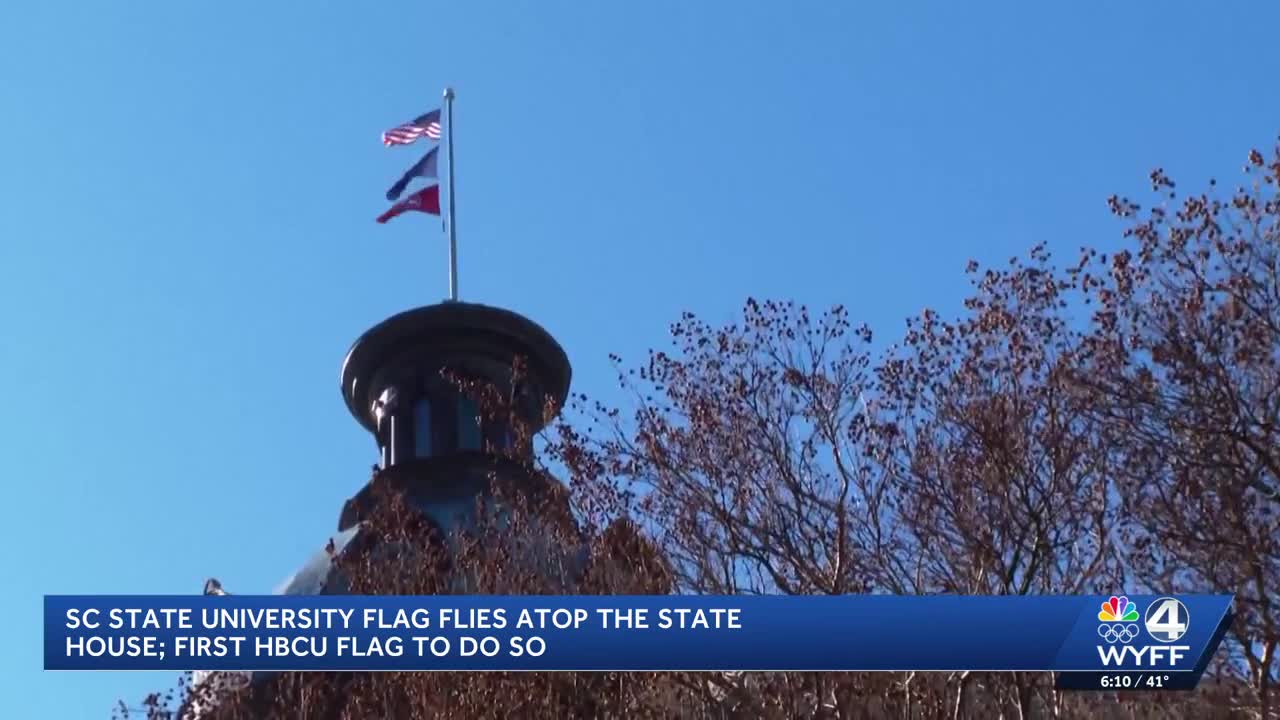 SC state flag flies above state house