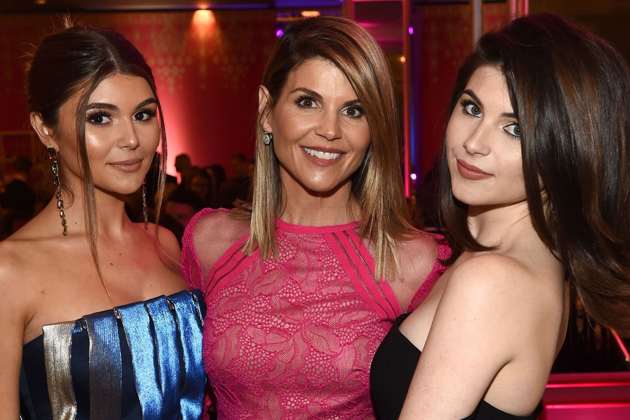 Lori Loughlin Still Extremely Angry With Ex Mossimo Giannulli As They