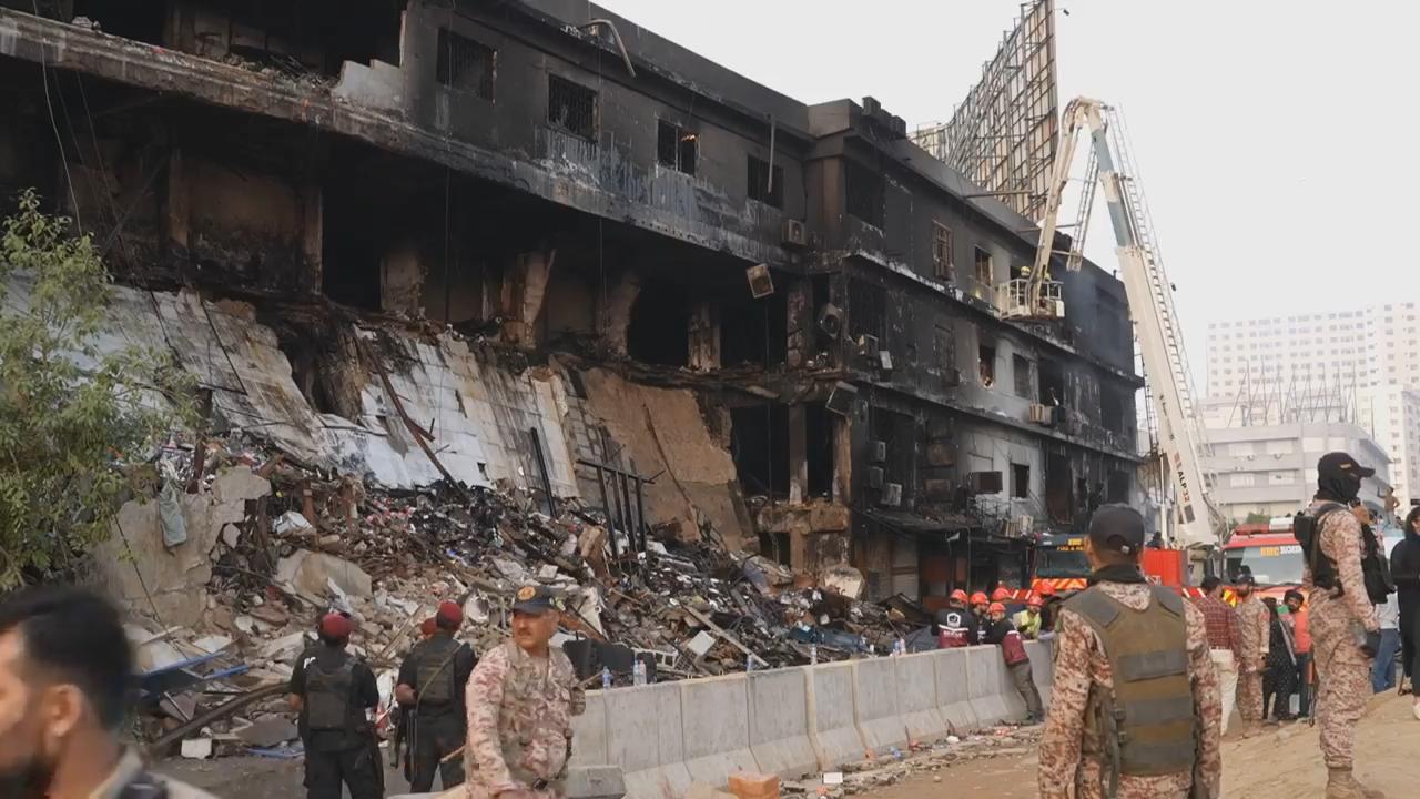 Emergency workers continue searching ruins of Karachi shopping plaza ...