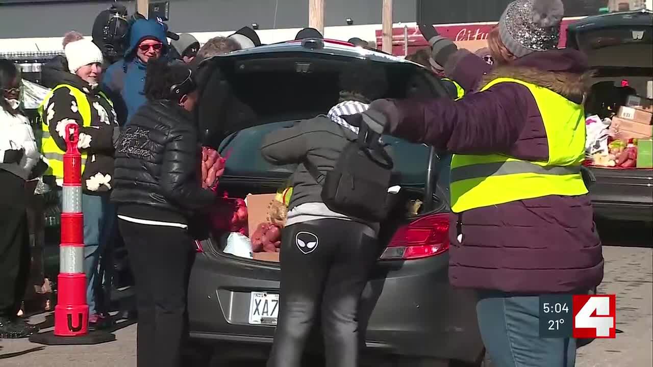 Urban League, St. Louis Area Food Bank host large-scale food ...