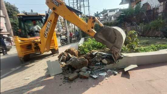 Mohali MC, GMADA raze illegal structures in Phase 7 amid residents’ protest