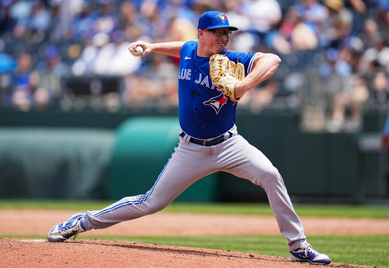 Former Blue Jays right-hander Trent Thornton signs with the Chicago Cubs
