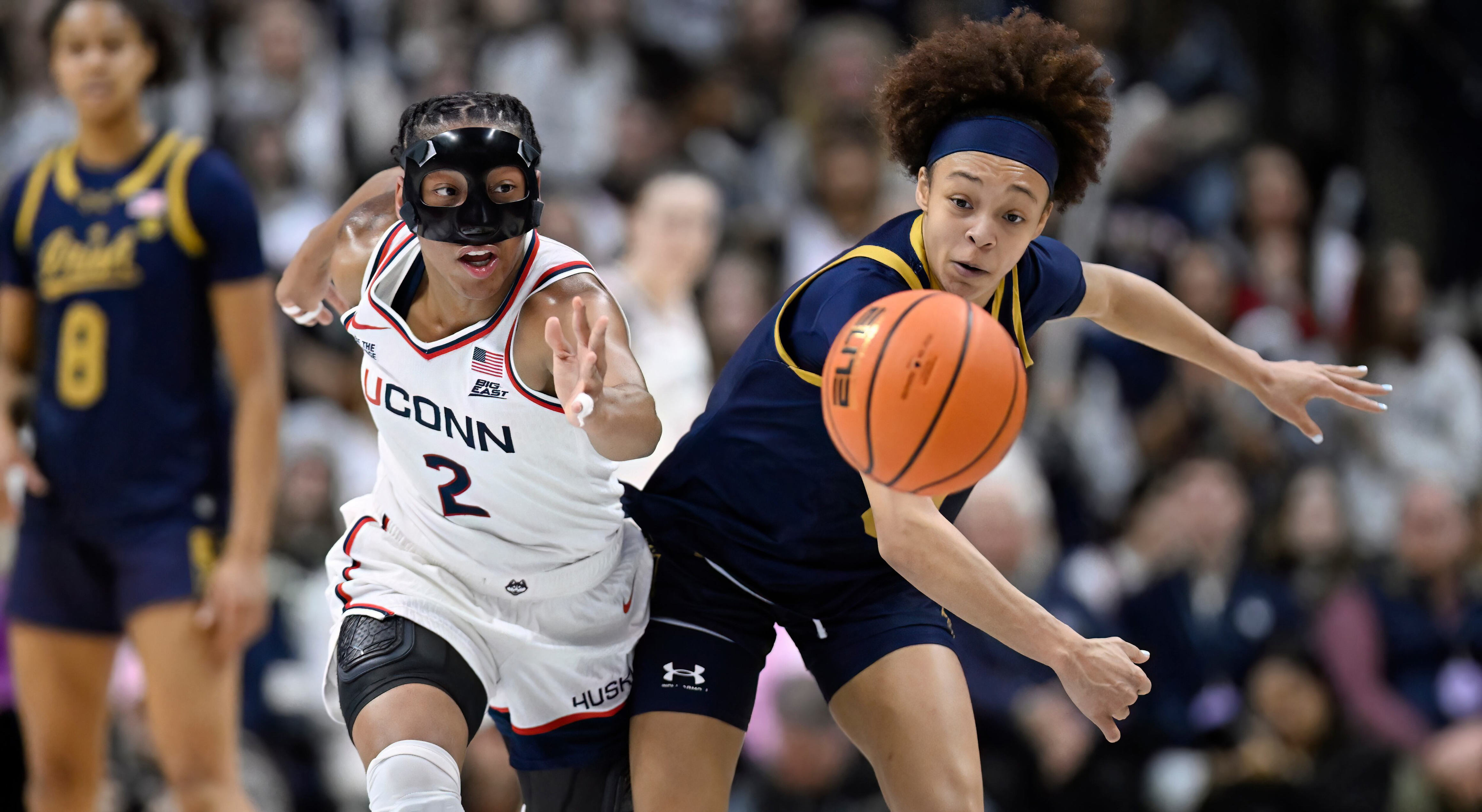 No. 1 UConn throttles Notre Dame 85-47