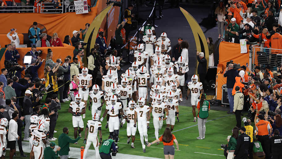 Football fans join together to rip ESPN for awful audio in the CFP ...