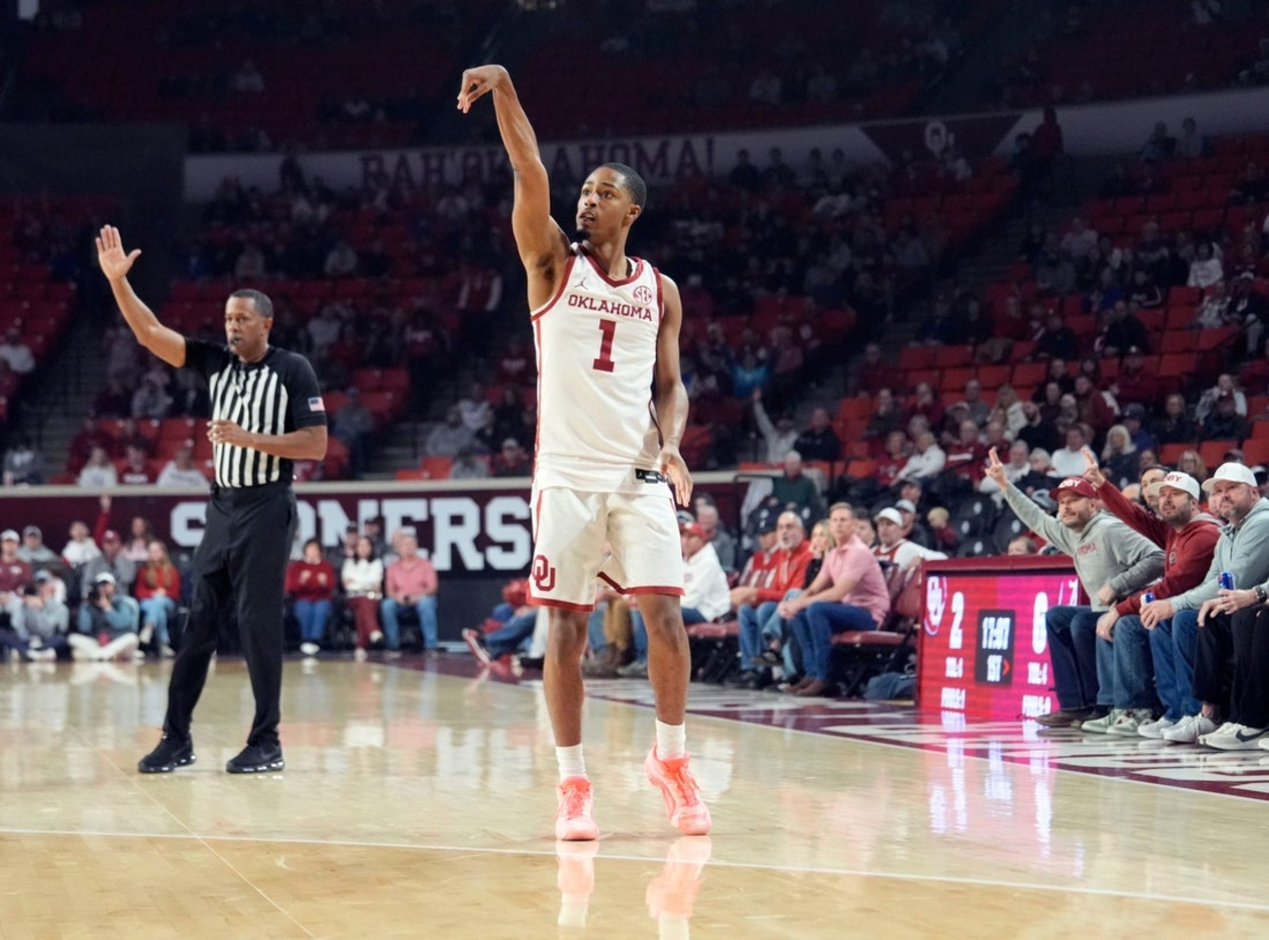 Two desperate teams clash when Oklahoma visits South Carolina