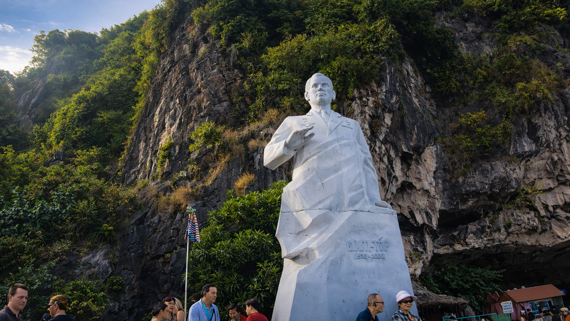 What is this huge statue overlooking the sea?