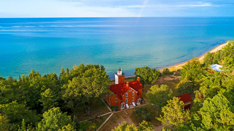 Michigan's 5 most charming lighthouses offering unbeatable Midwest beauty
