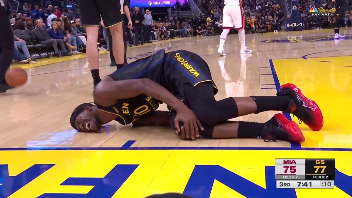 Warriors' Jimmy Butler helped off court with knee injury after awkward ...