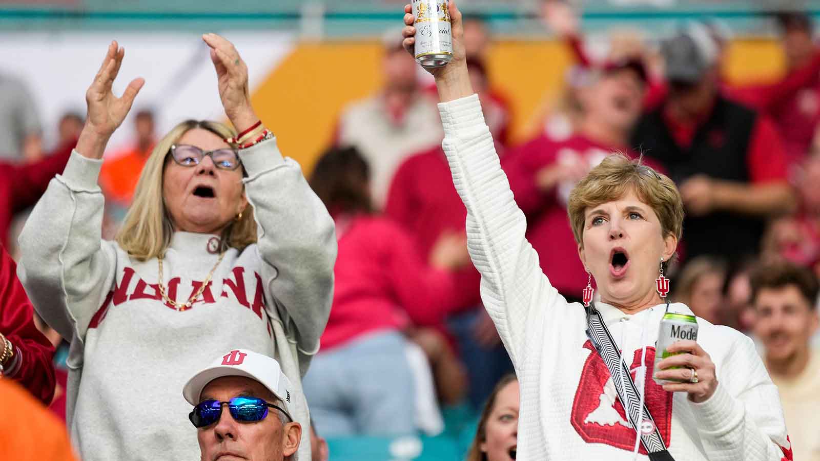 Wild video shows Indiana football fans taking over Miami