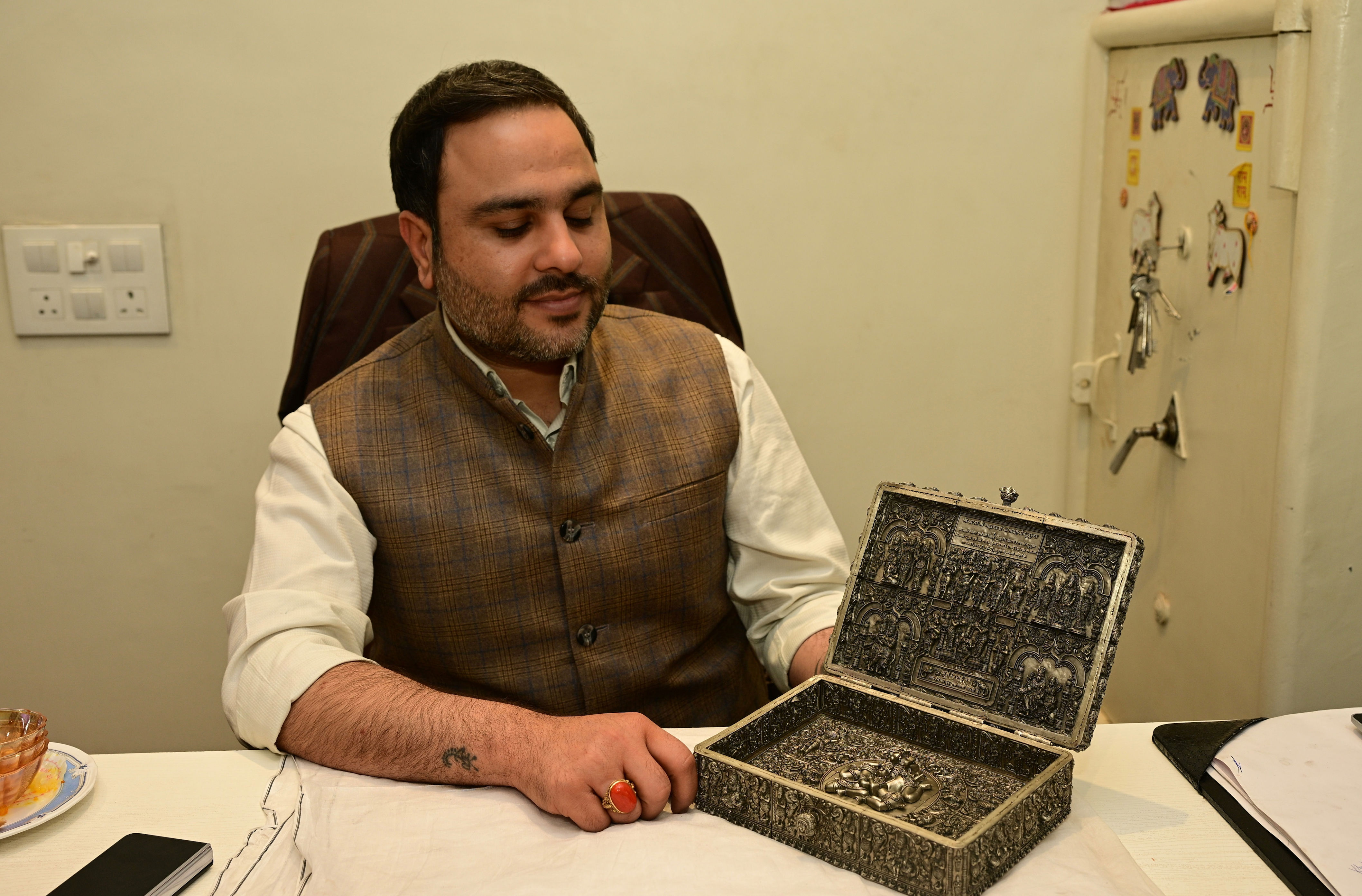 Jaipur man spends Rs 25 lakh on pure silver box shaped invite for ...