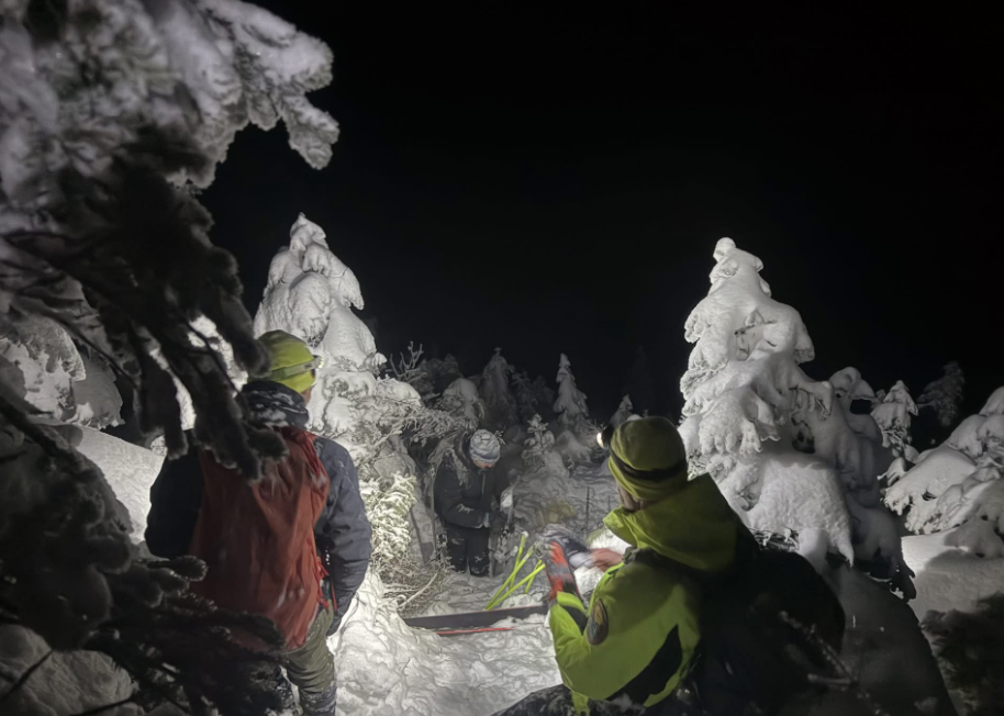Strong winds cause skiers to go off trail on Mt. Moosilauke