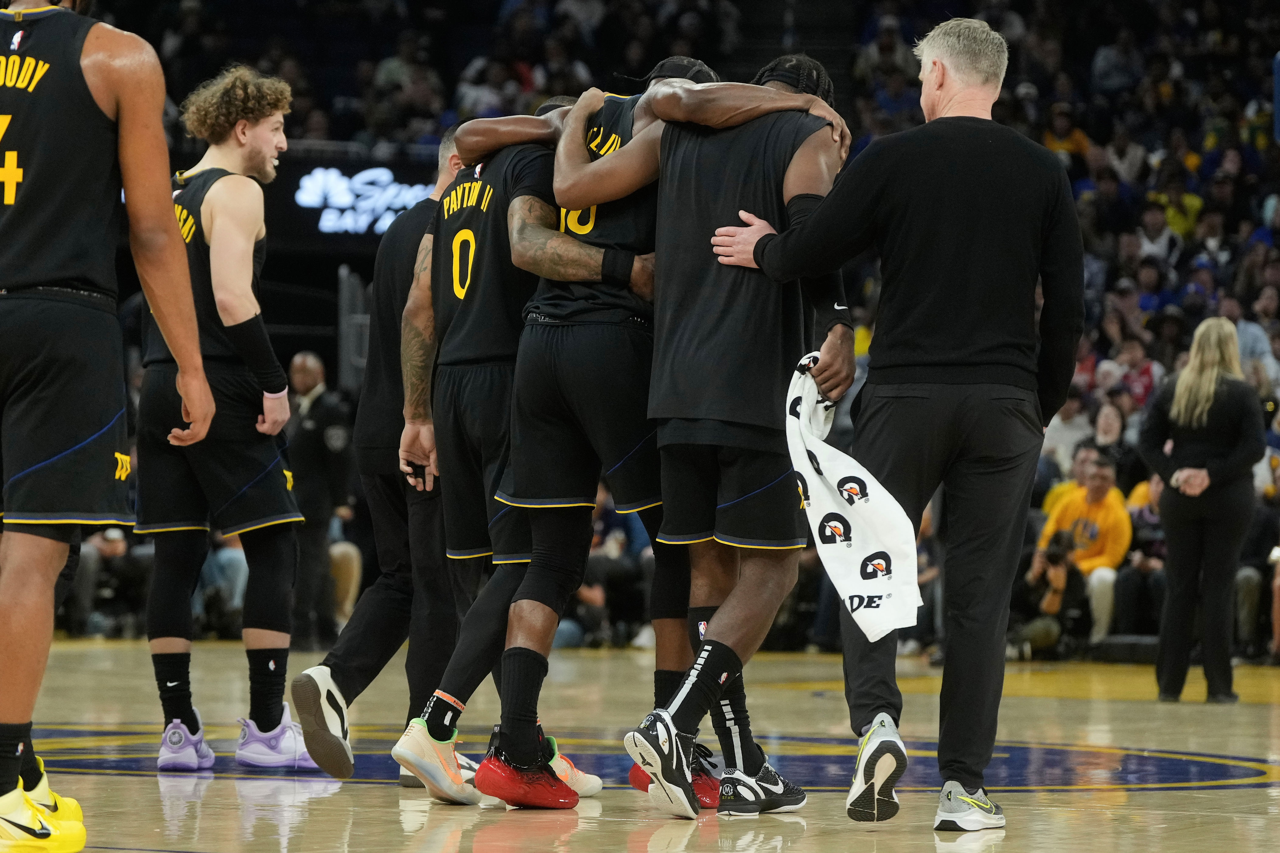 Warriors star Jimmy Butler goes down with right knee injury in win over ...