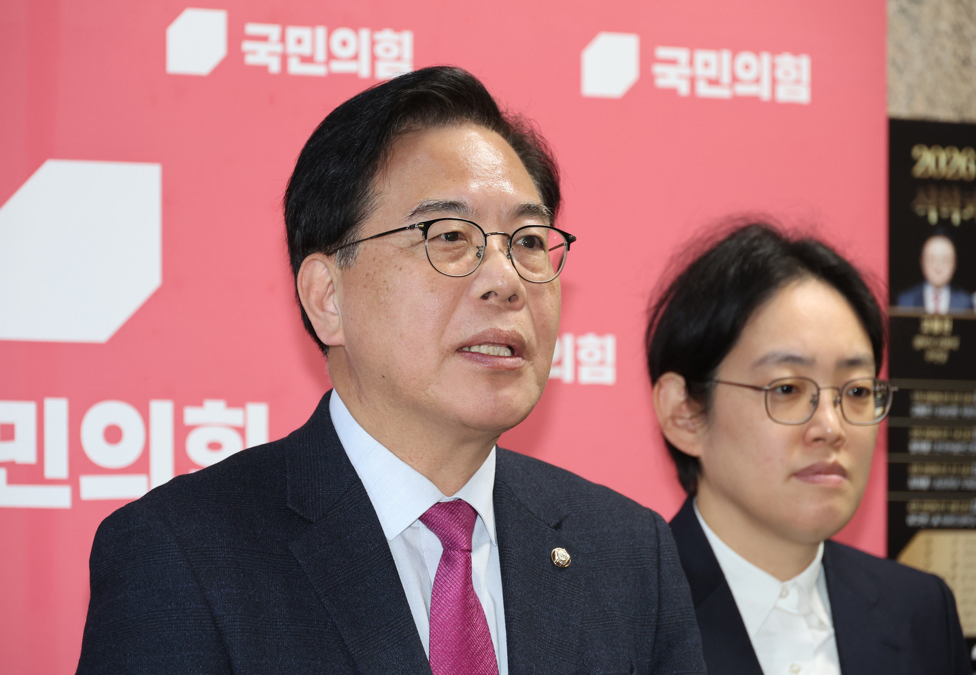 People Power Party demands separate special counsels for church allegations