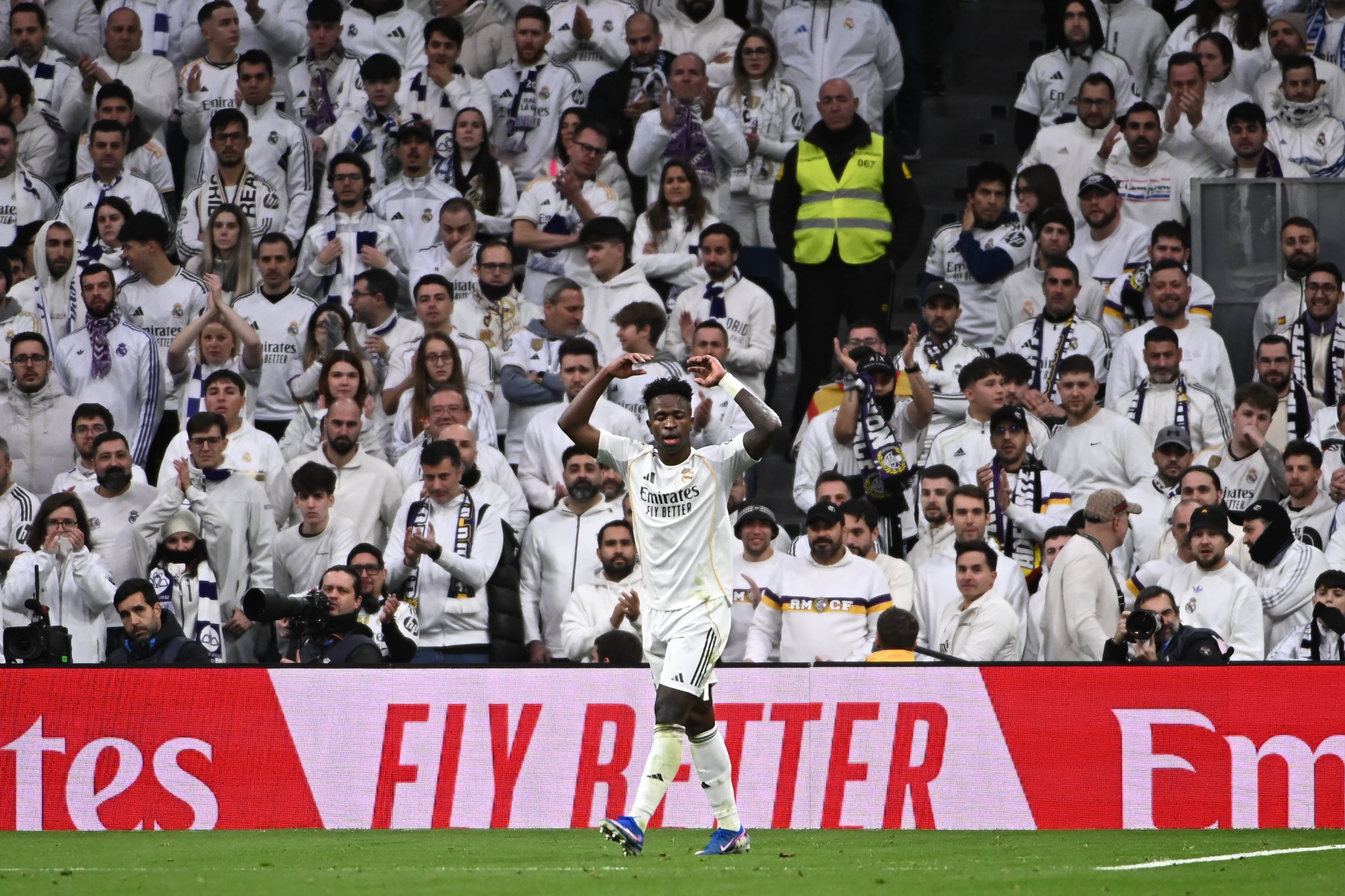 Vinicius spins the Bernabéu roulette wheel
