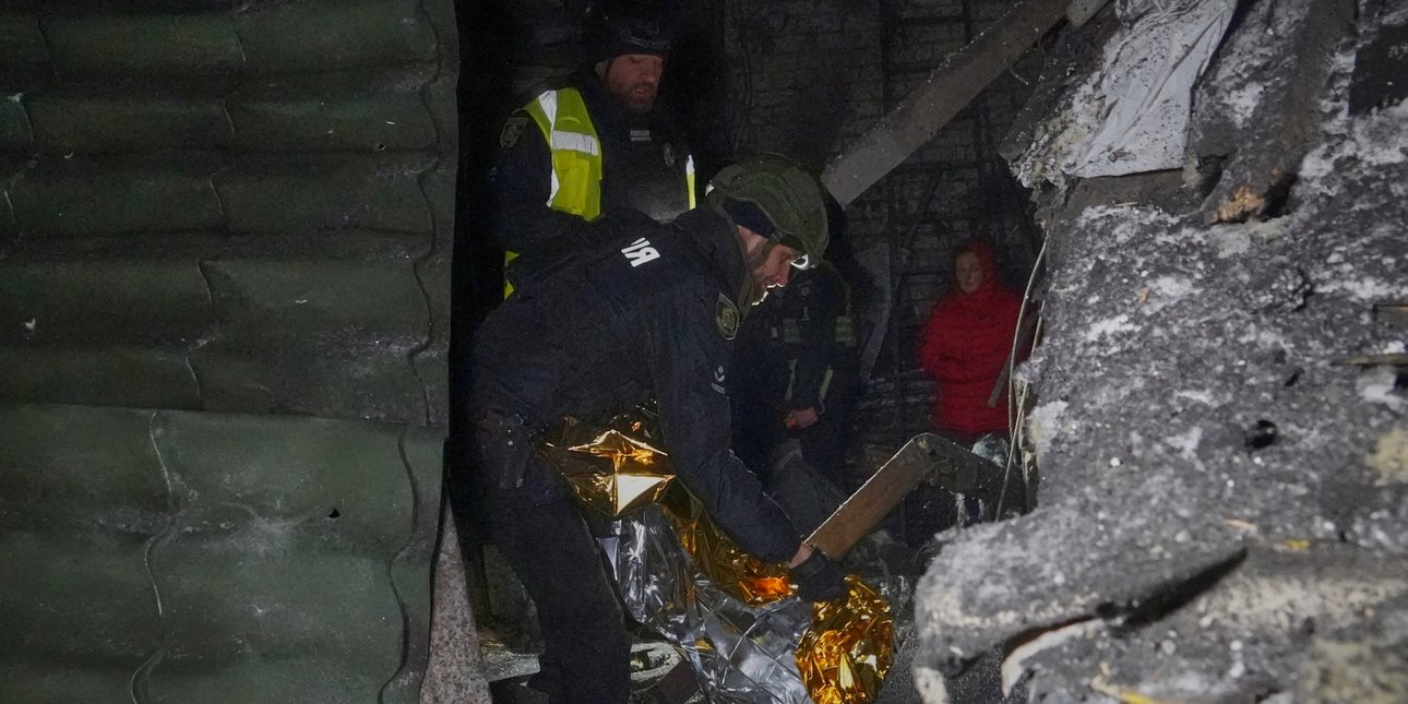 Νυχτερινή επιδρομή της Ρωσίας στην Ουκρανία με πυραύλους και drones ...