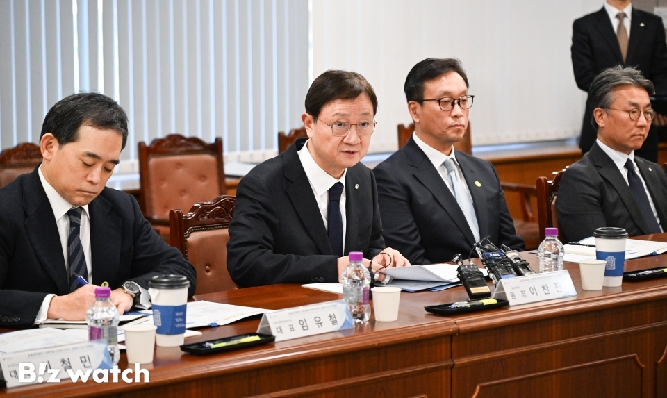 MBK 뺀 PEF 간담회…이찬진 금감원장 "신뢰 회복" 주문