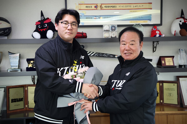 스프링캠프 출국 하루 앞둔 kt wiz, 주전 포수 장성우와 2년 16억원 계약