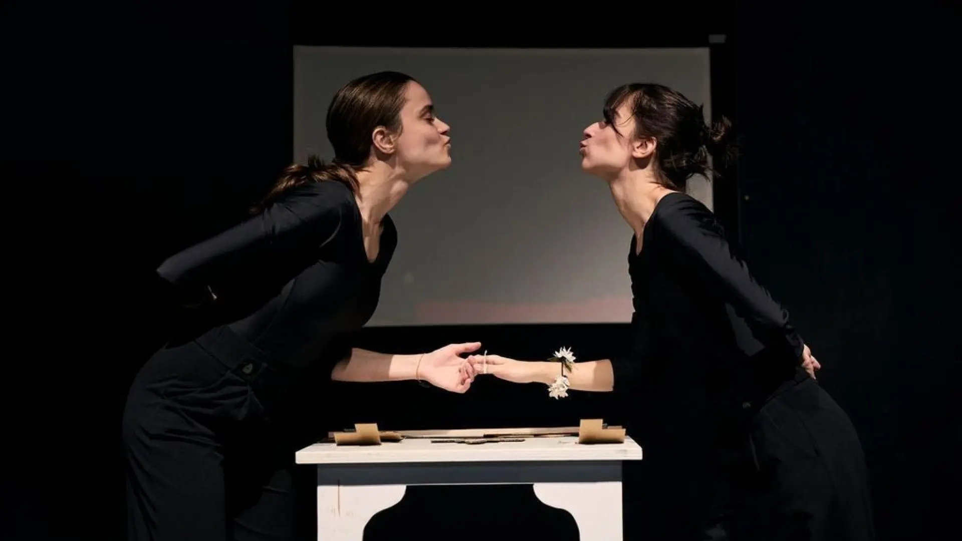 Las actrices sordas Emma Vallejo y Mari López defienden la lengua de signos como base ...