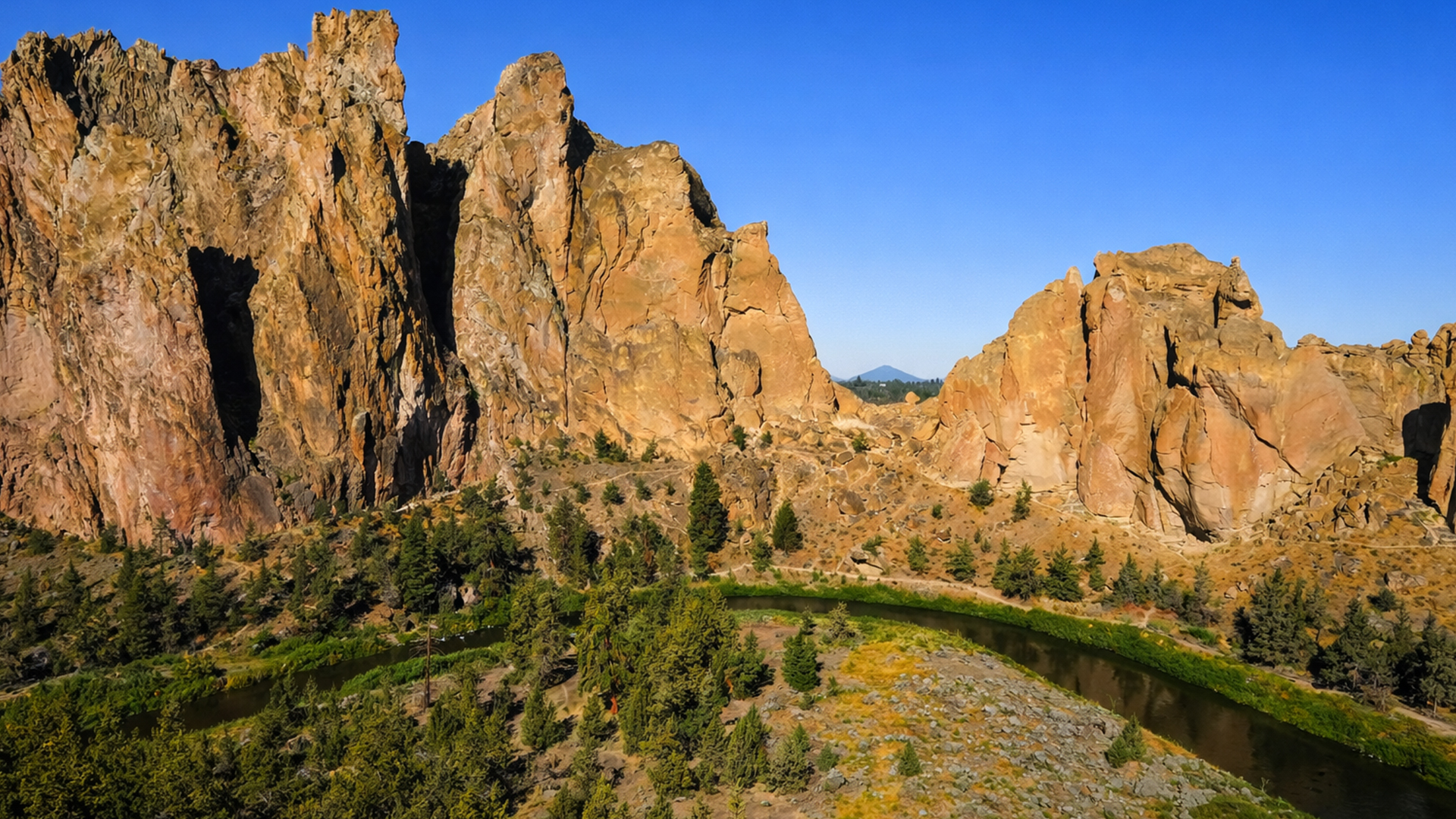 Smith Rock, Oregon iconic volcanic rock formations (4K)