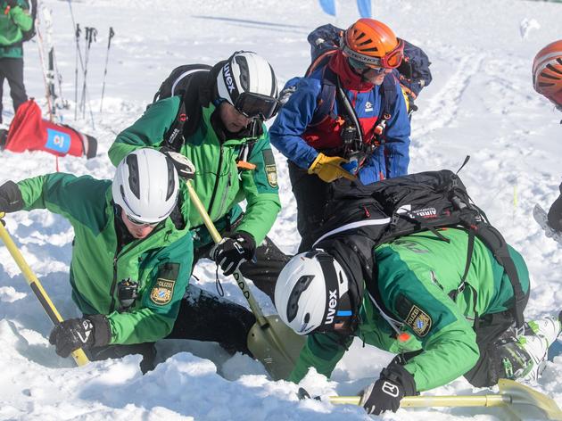 Nach Lawinen-Unfällen in Österreich: Experte über Lage in Bayern ...