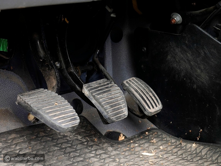 5 warning signs your car brakes are failing