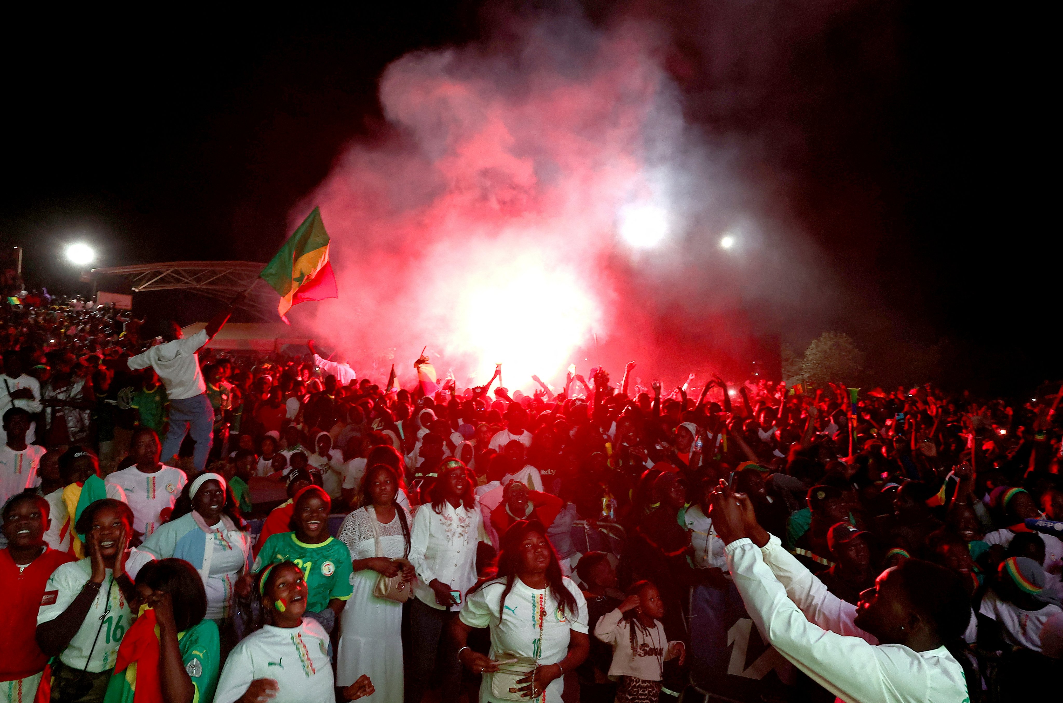 President Senegal door het dolle: 'Een betaalde vrije dag voor de hele ...