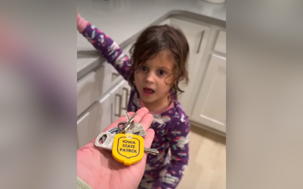 Mom opens daughter’s kindergarten backpack, fears cops will come for her