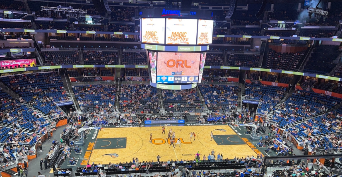 Des chants anti-Trump perturbent l’hymne américain lors d’un match de ...