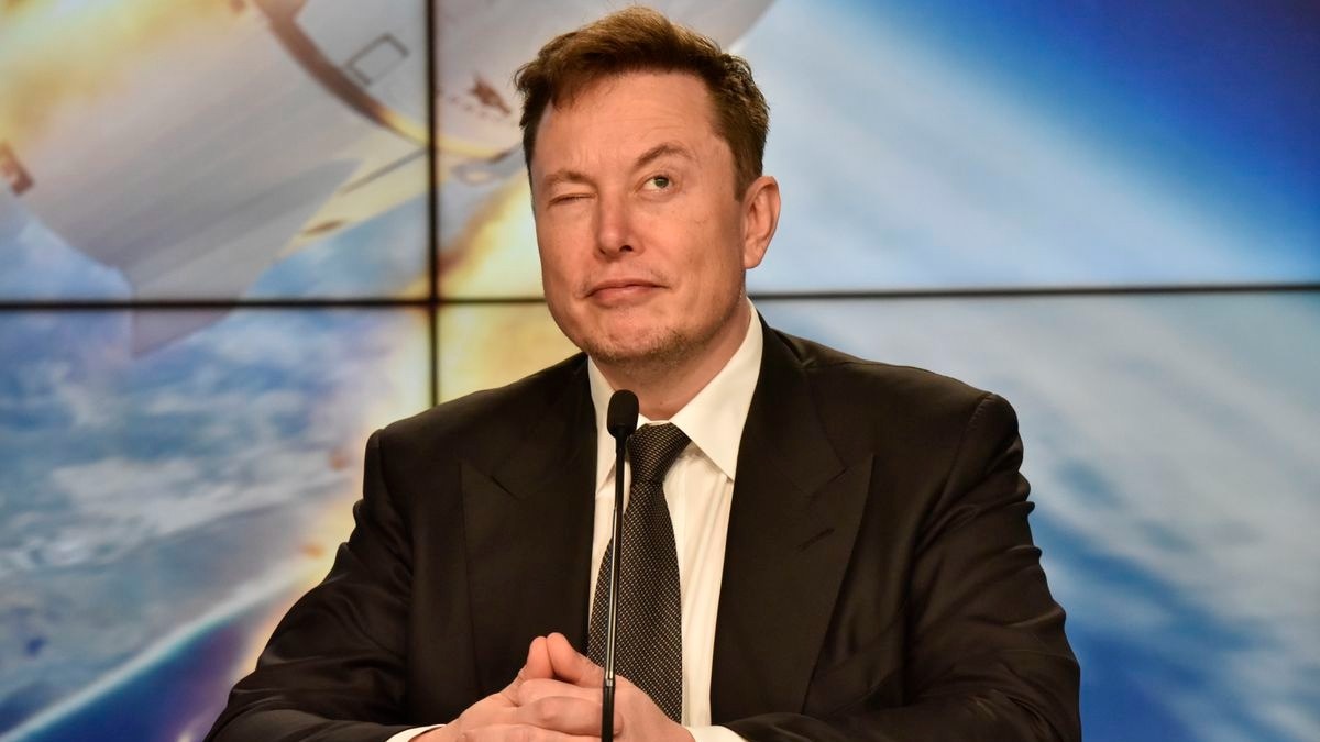 Airline CEO calls Elon Musk an idiot, Musk threatens to buy his company ...