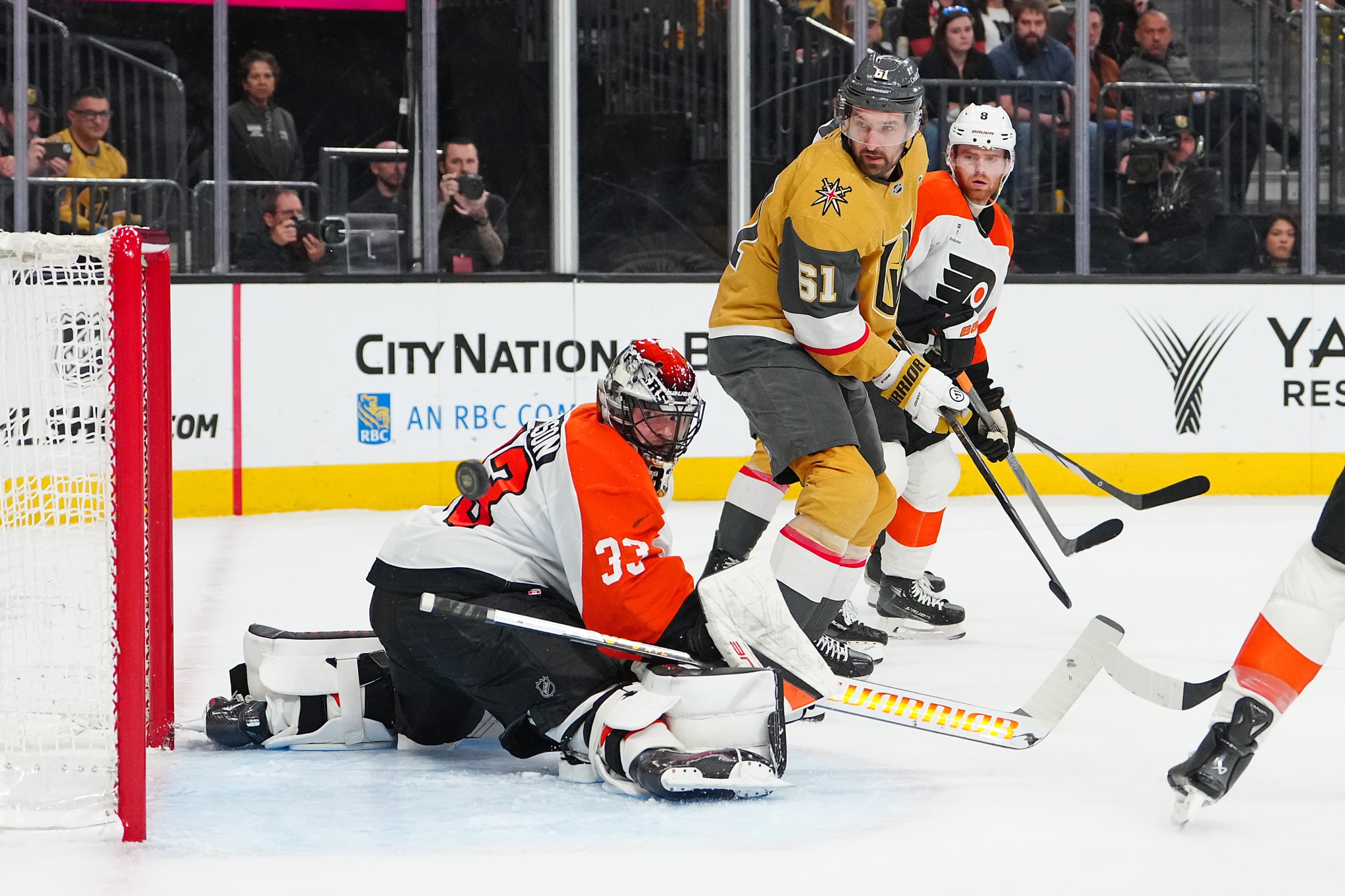 Golden Knights’ win streak ends with uninspiring loss to Flyers