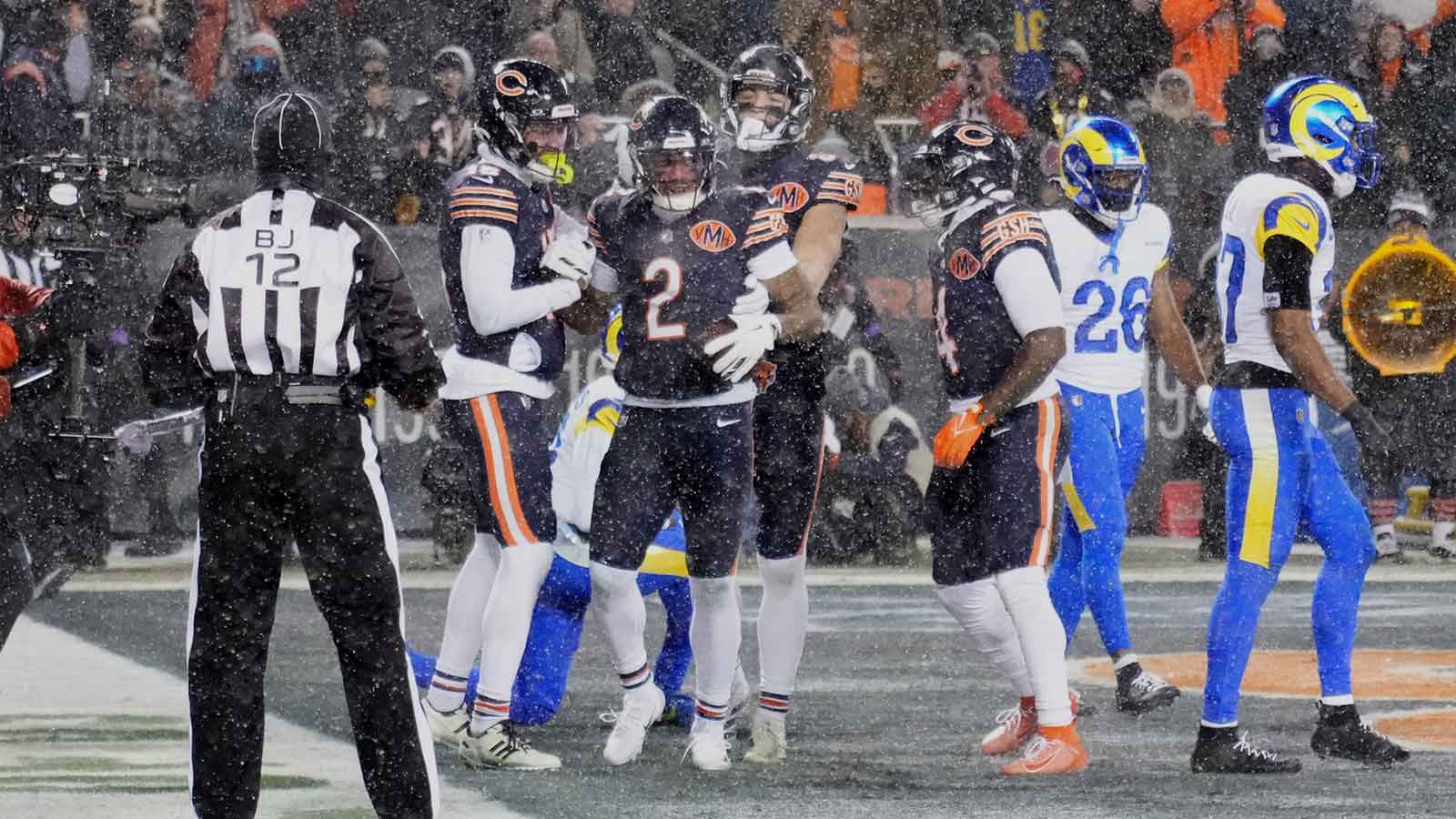 DJ Moore’s heroic season ends with bizarre lazy mistake. Should Bears ...