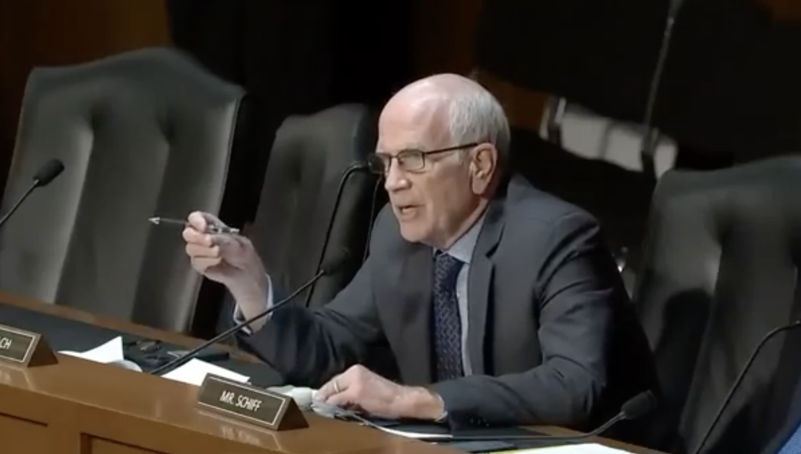 'I'll be waiting for my turn': Peter Welch catches Pam Bondi off guard ...